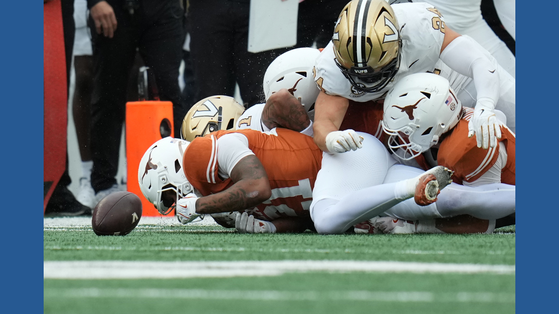 The Latest: Notre Dame returns to No. 10 in college football poll ...