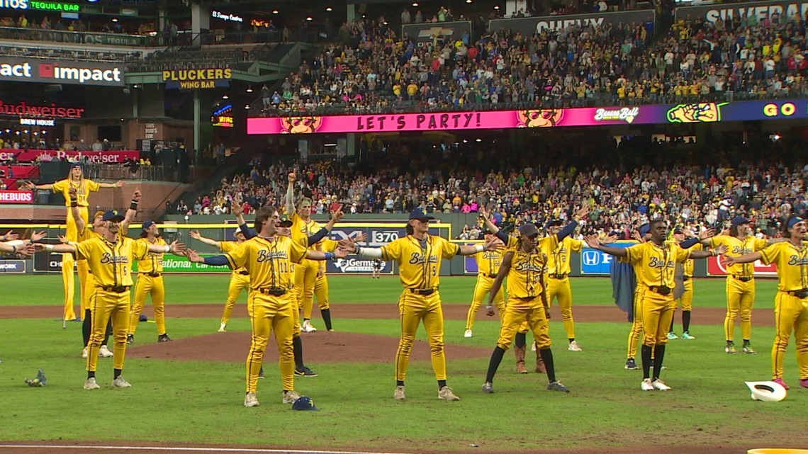 Savannah Bananas make MLB stadium debut at Minute Maid Park | 13wmaz.com