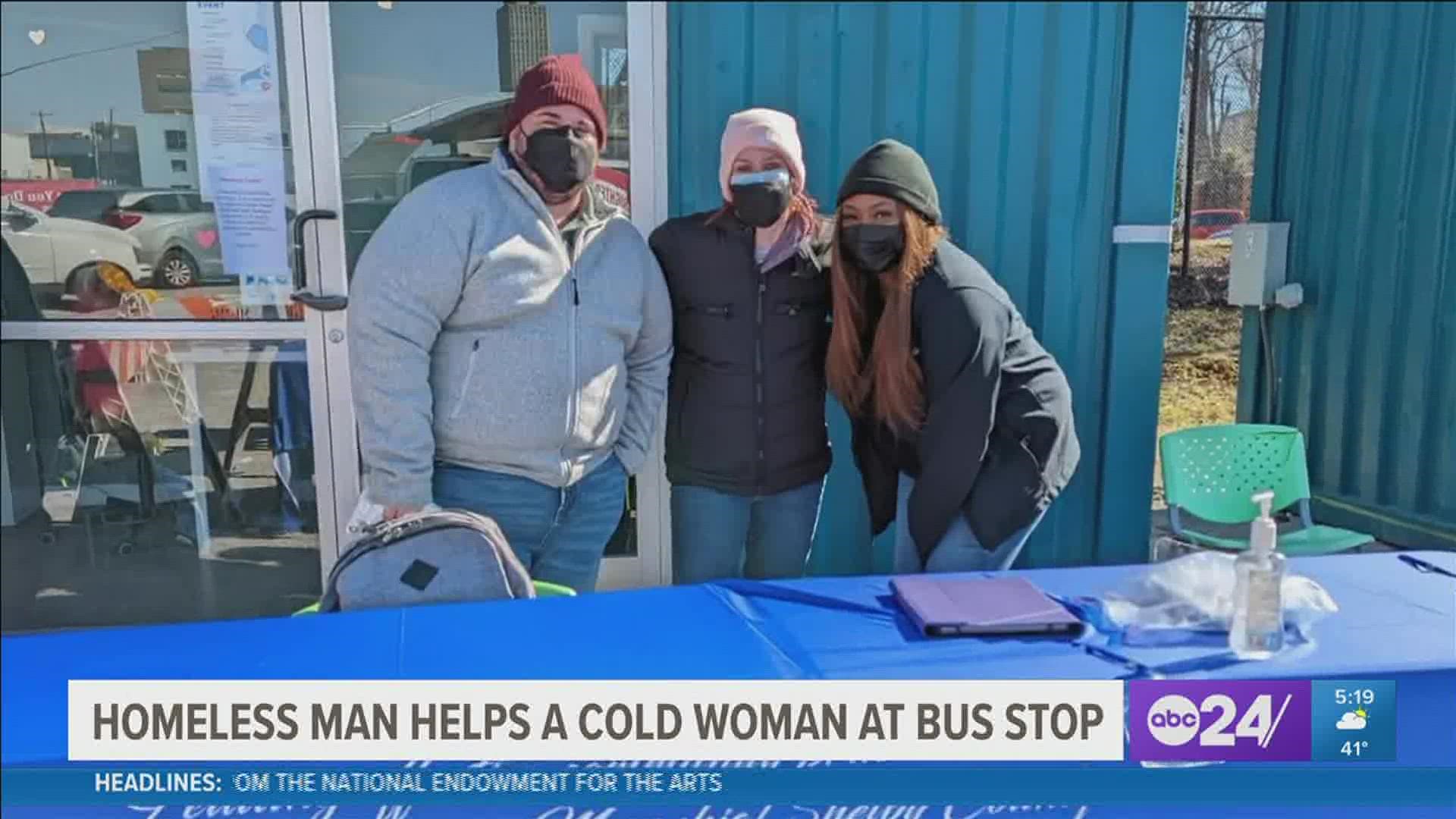 Man who is homeless offers gloves to freezing worker at bus stop ...