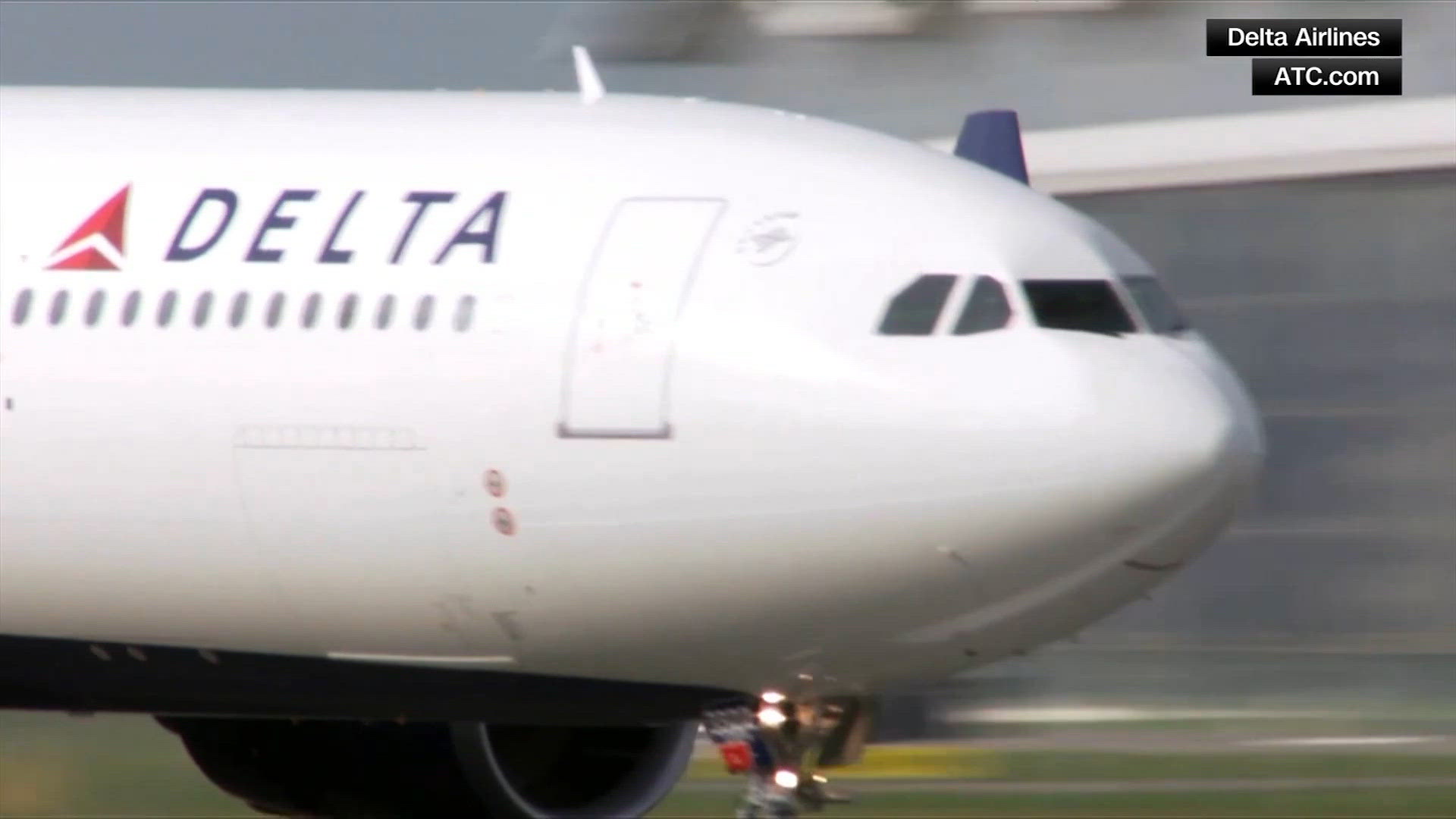 Delta flight hit by firework while landing at Chicago airport | 13wmaz.com