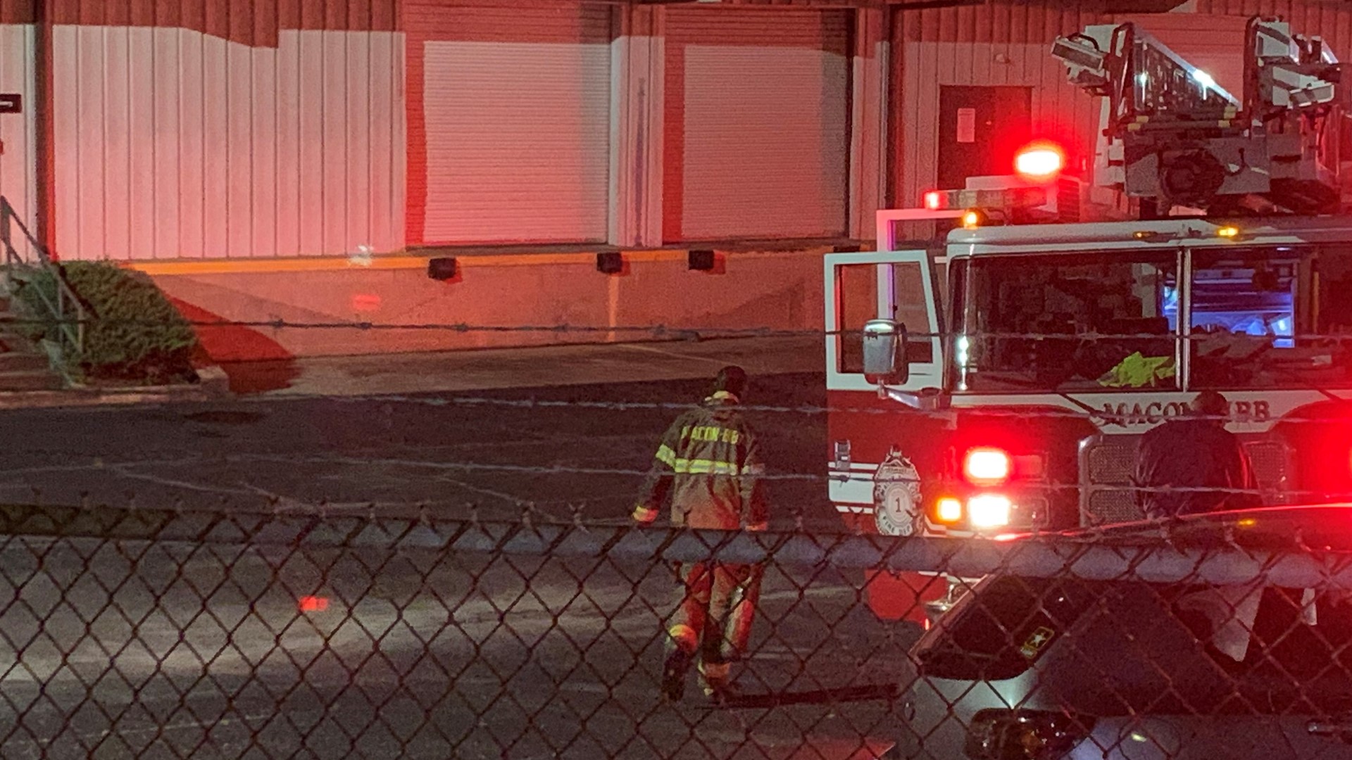 Macon-Bibb crews battle structure fire on Mercer University Drive ...