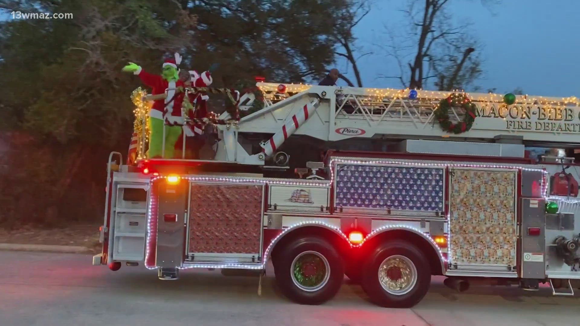Santa tours Macon in style to help spread Christmas cheer | 13wmaz.com