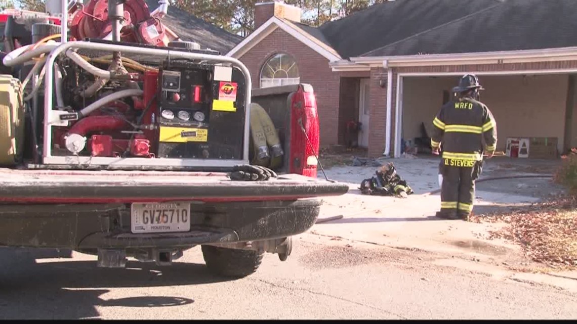 Warner Robins firefighters reminding folks to burn leaves safely ...