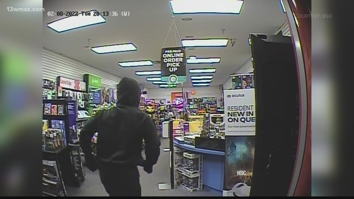 Macon shoppers say plaza needs security after GameStop robbery | 13wmaz.com