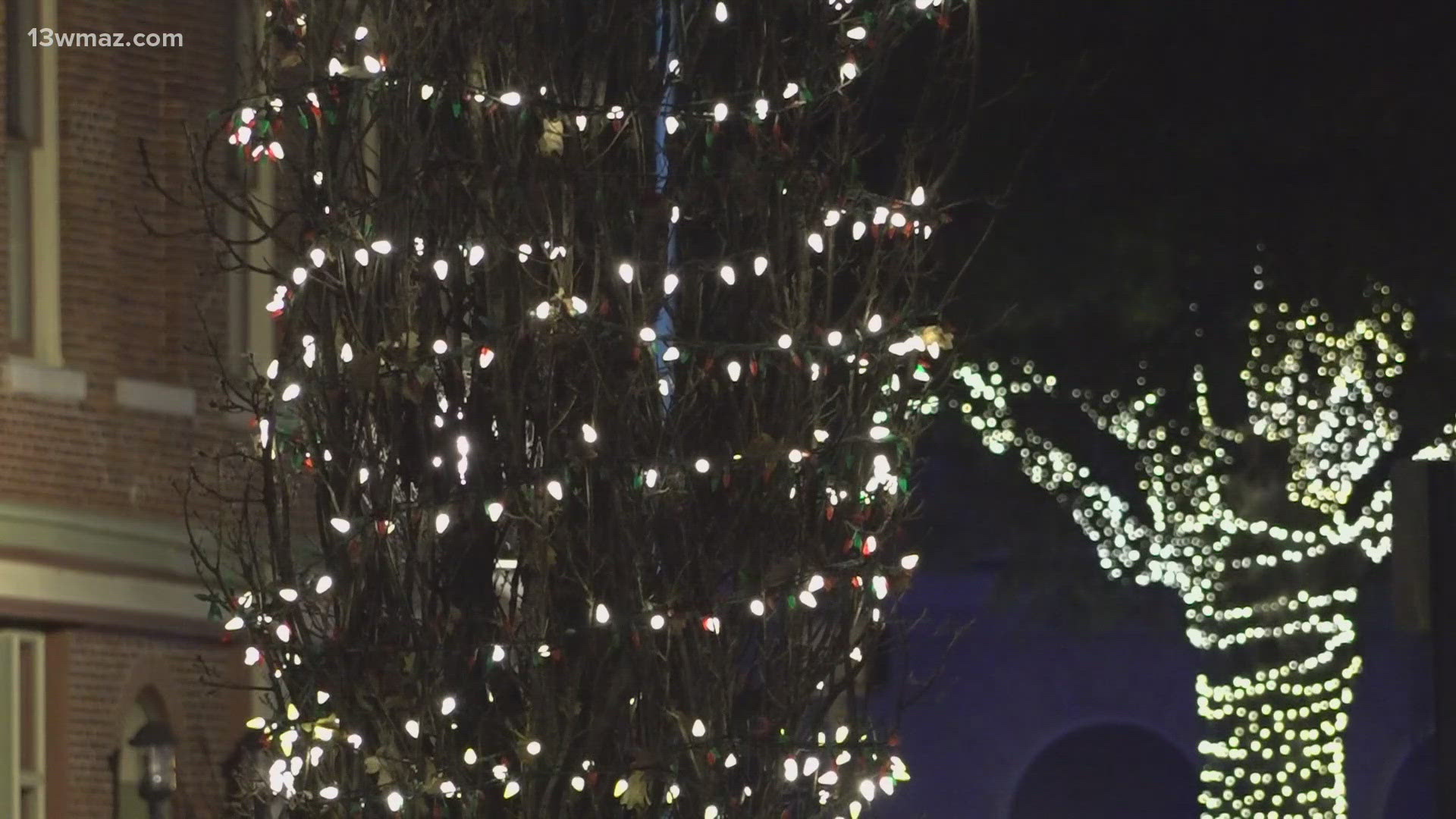 Downtown Macon keeps holiday visitors coming as extravaganza lights ...