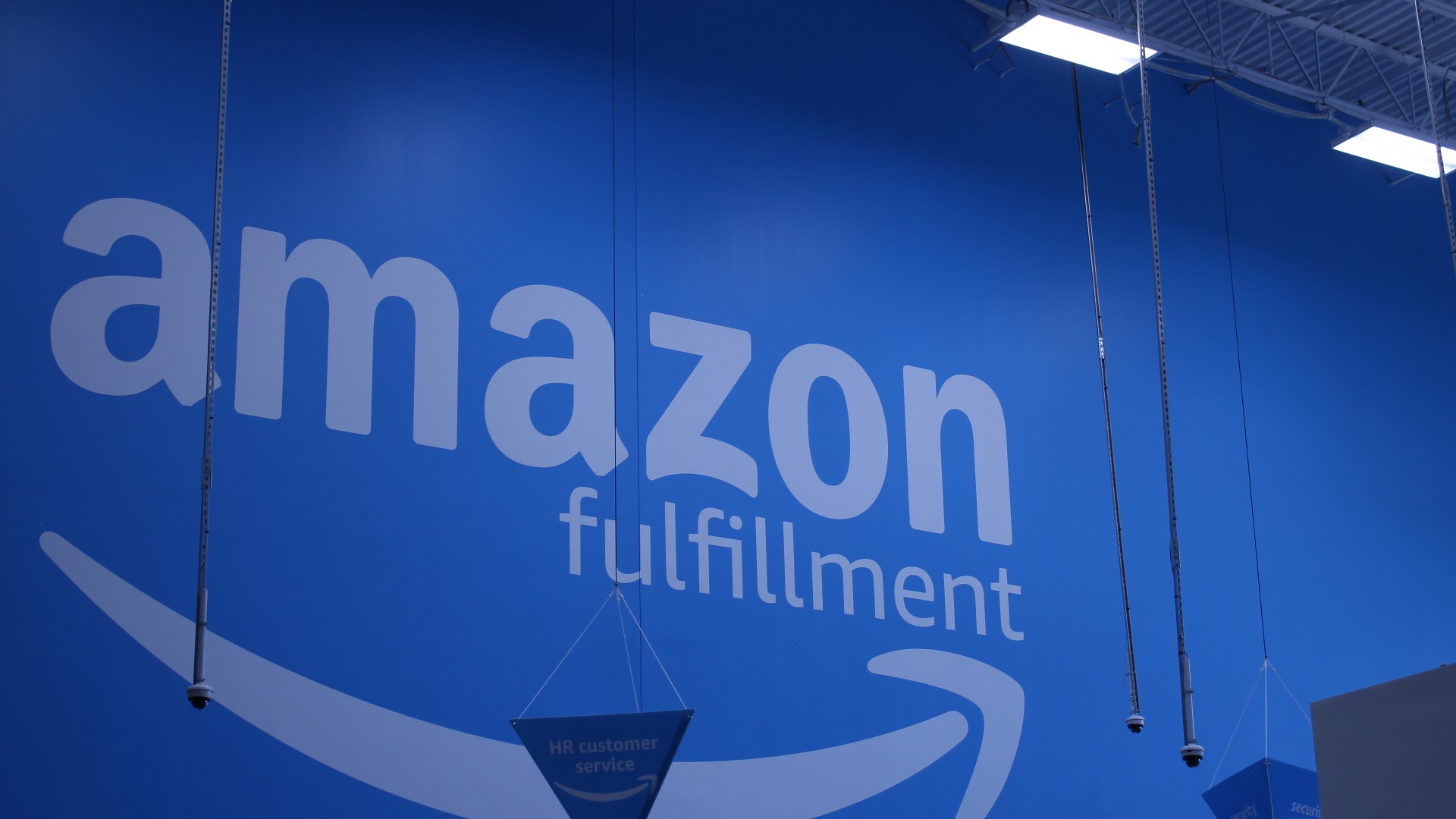 Amazon distribution center in Macon holds grand opening | 13wmaz.com