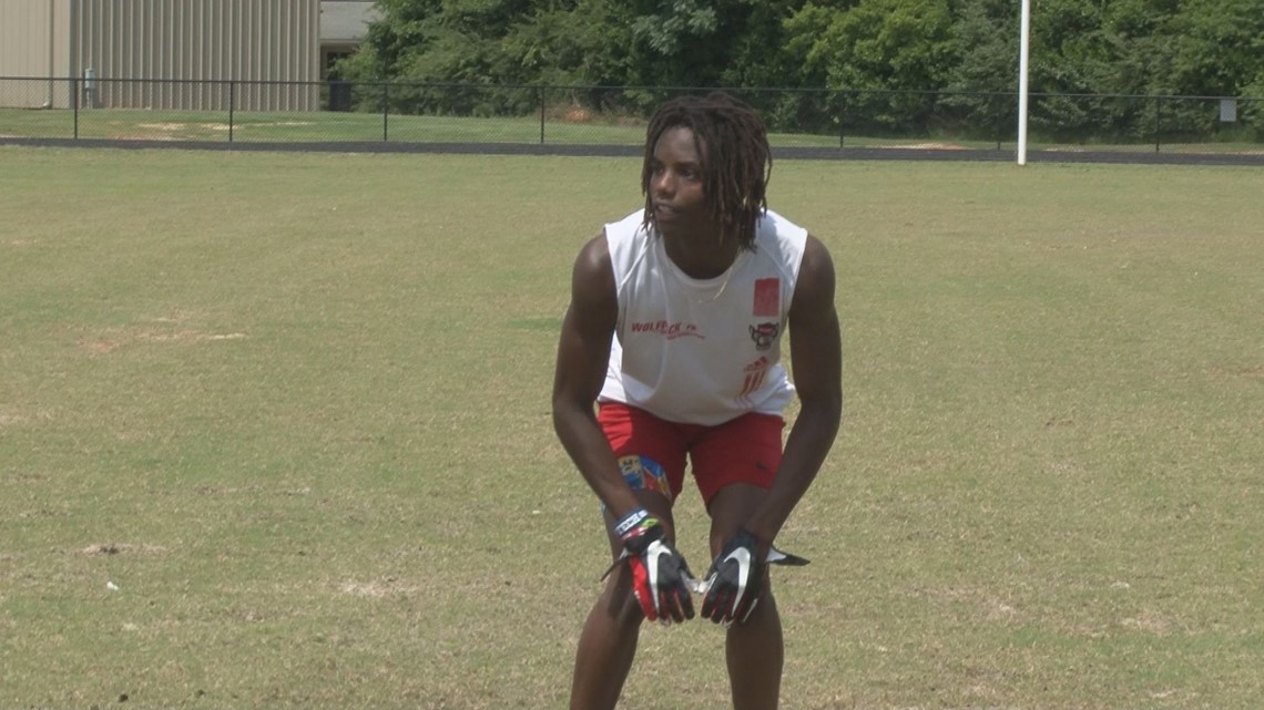 Warner Robins Demon impresses NFL players in football camp | 13wmaz.com