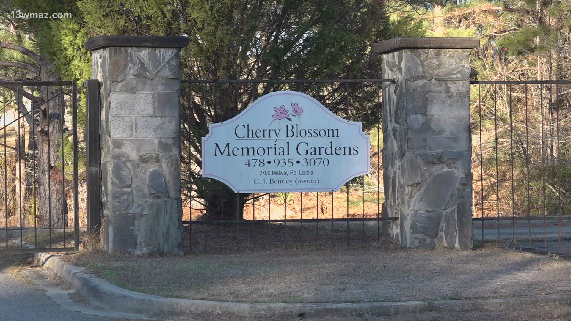 A Macon family bought graves beside loved one — but say two strangers ...