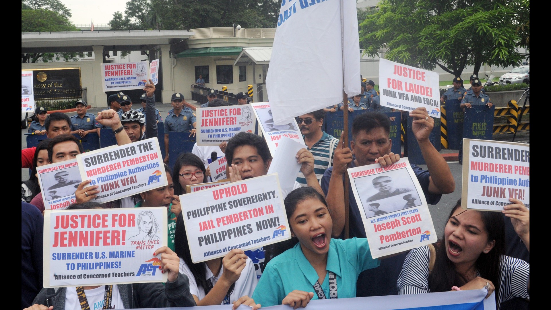 Transgender murder case ripples through world relations | 13wmaz.com