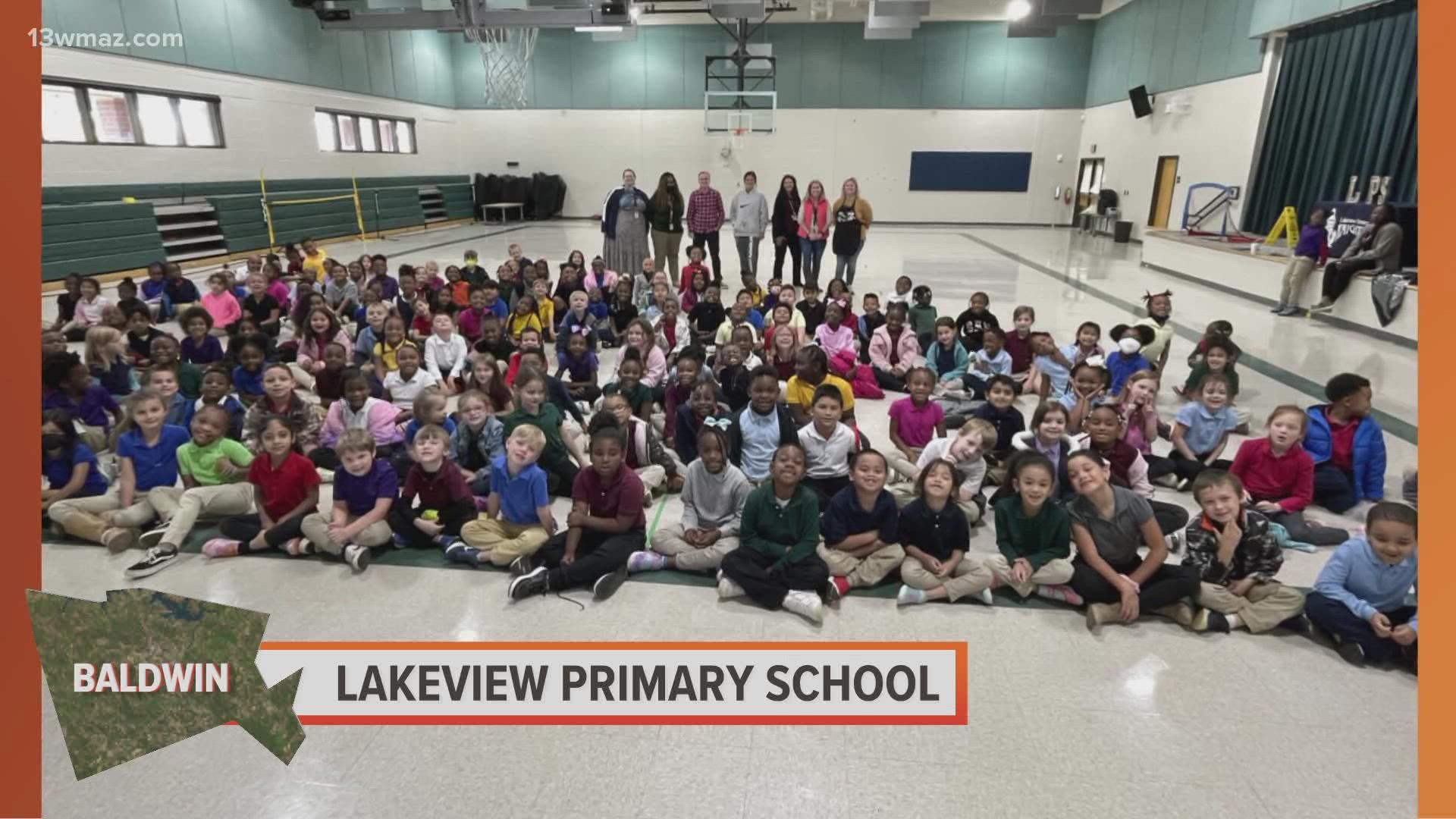 Meteorologist Alex Forbes visits Lakeview Primary School | 13wmaz.com