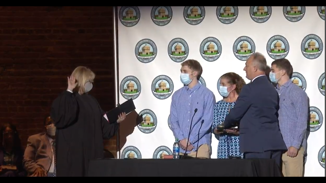 Lester Miller officially sworn in as Macon-Bibb's new mayor | 13wmaz.com