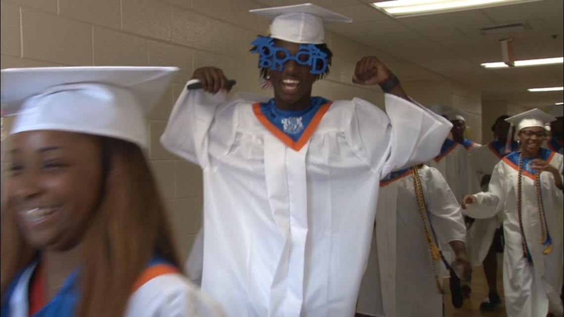 Macon-Bibb graduates visit former elementary schools | 13wmaz.com