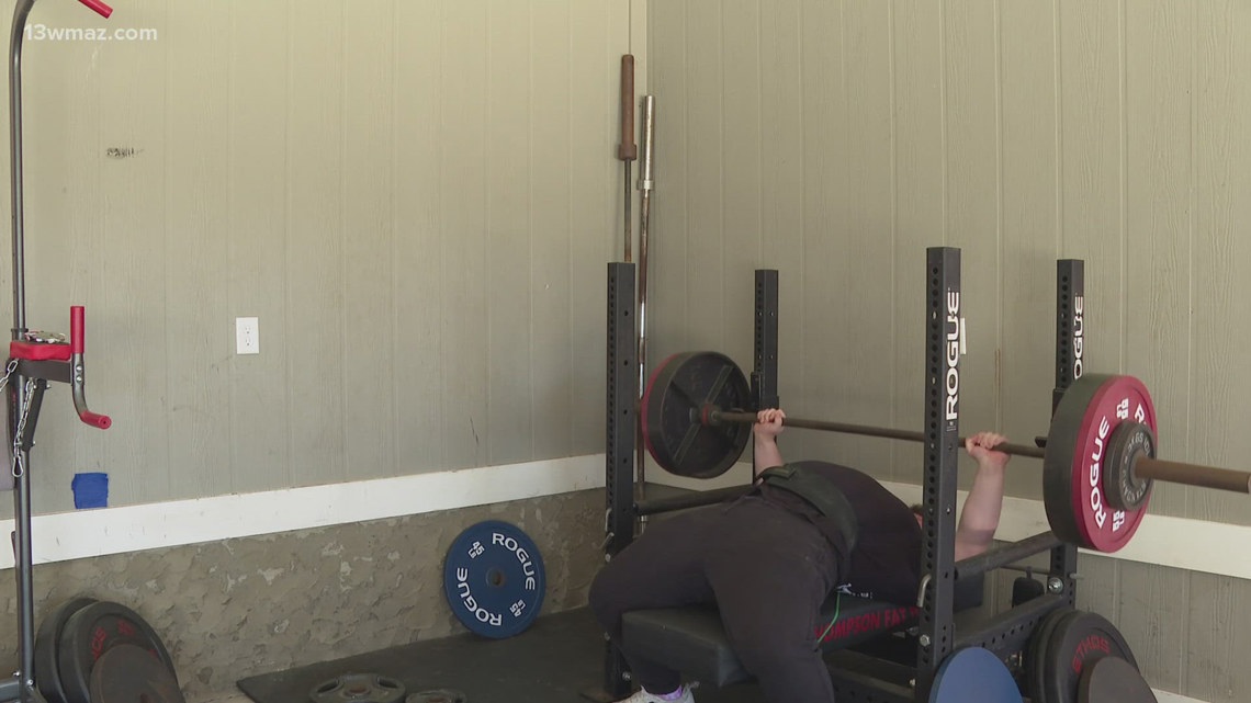Riley O'Donnell, 15, sets new teen bench press world record | 13wmaz.com
