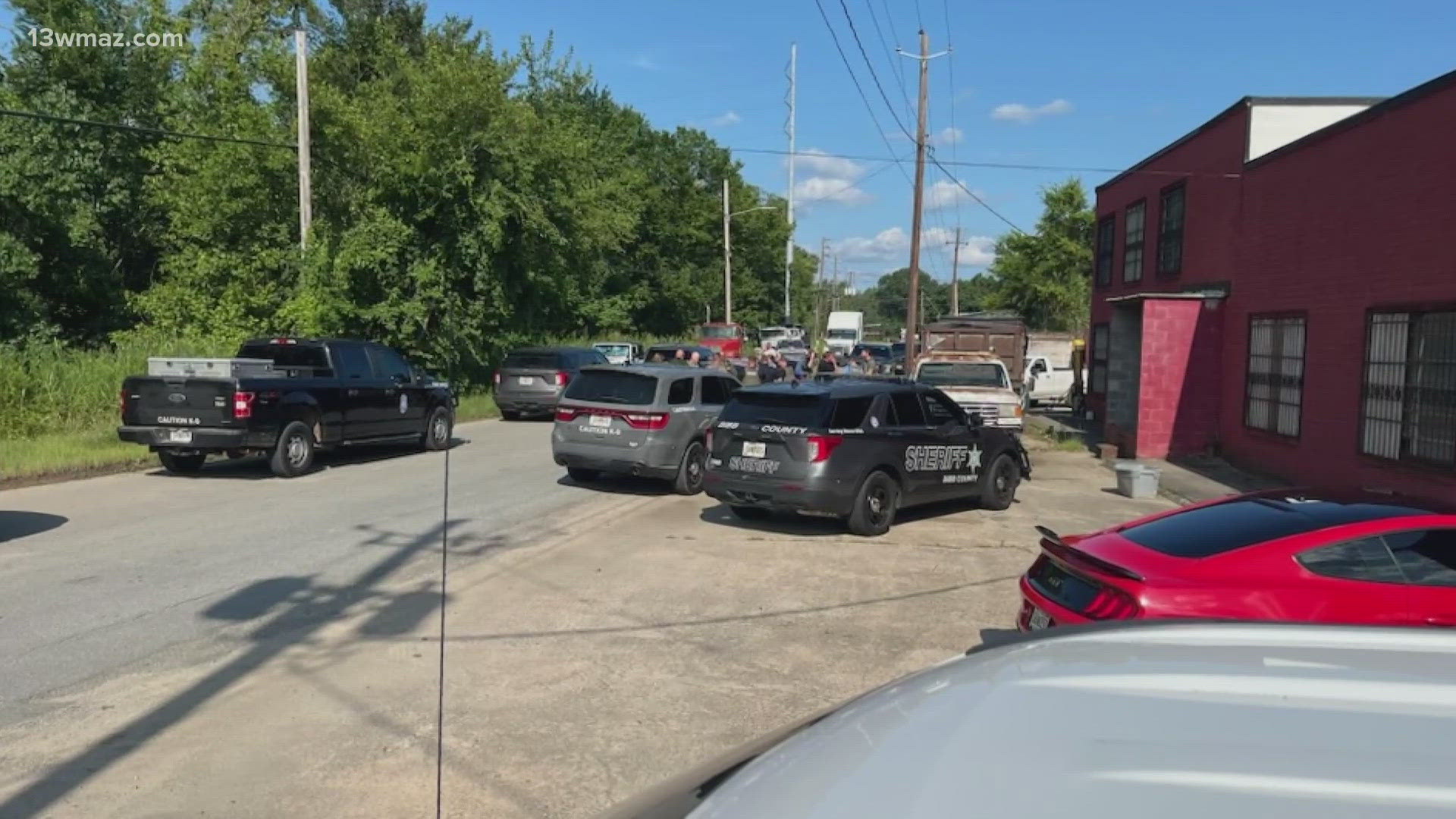 Manhunt After Car Chase Ends in Crash in East Bibb | 13wmaz.com