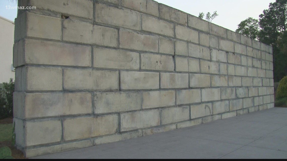 Macon rabbi builds Jerusalem-inspired wall to collect prayers | 13wmaz.com