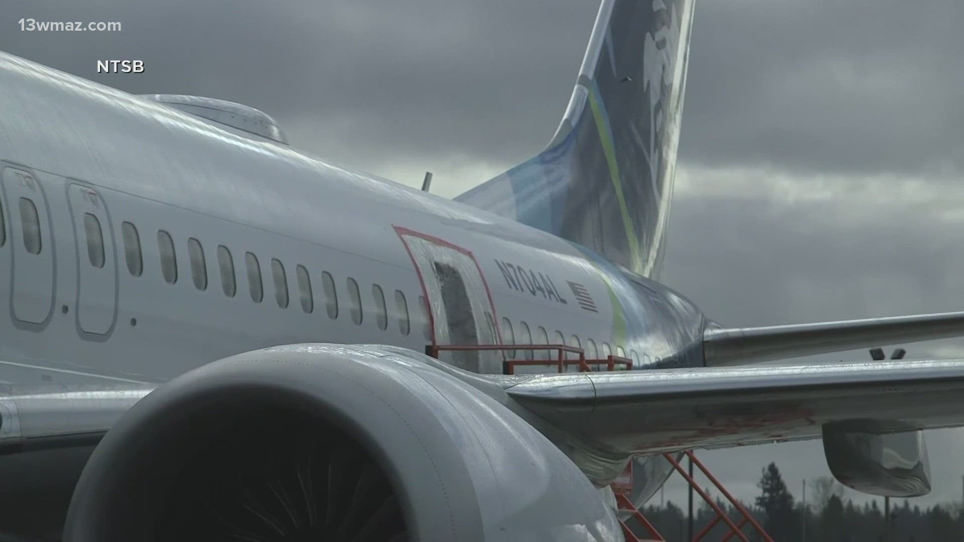 Airlines should inspect door plugs on some older 737 Boeing jets, FAA says | 13wmaz.com