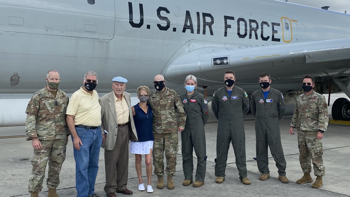 Robins Air Force Base celebrates WWII vet's 98th birthday | 13wmaz.com
