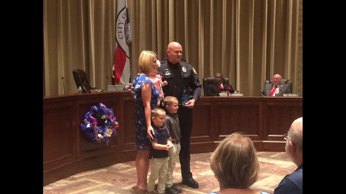 Warner Robins police officer given Valor Award for action in ...