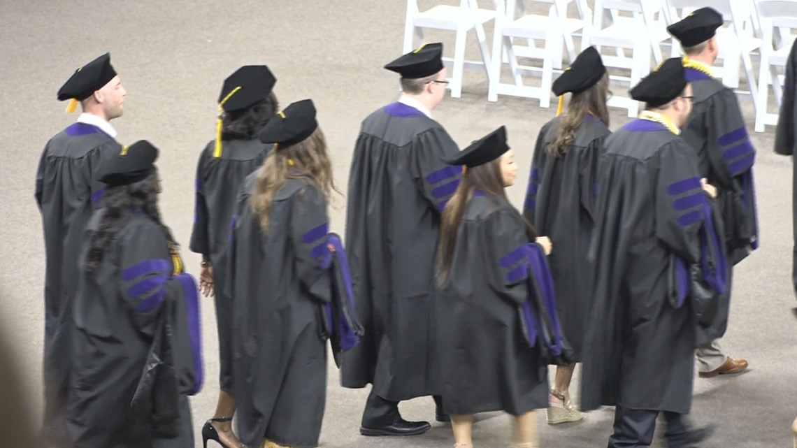 Mercer law students receive hoods at graduation | 13wmaz.com