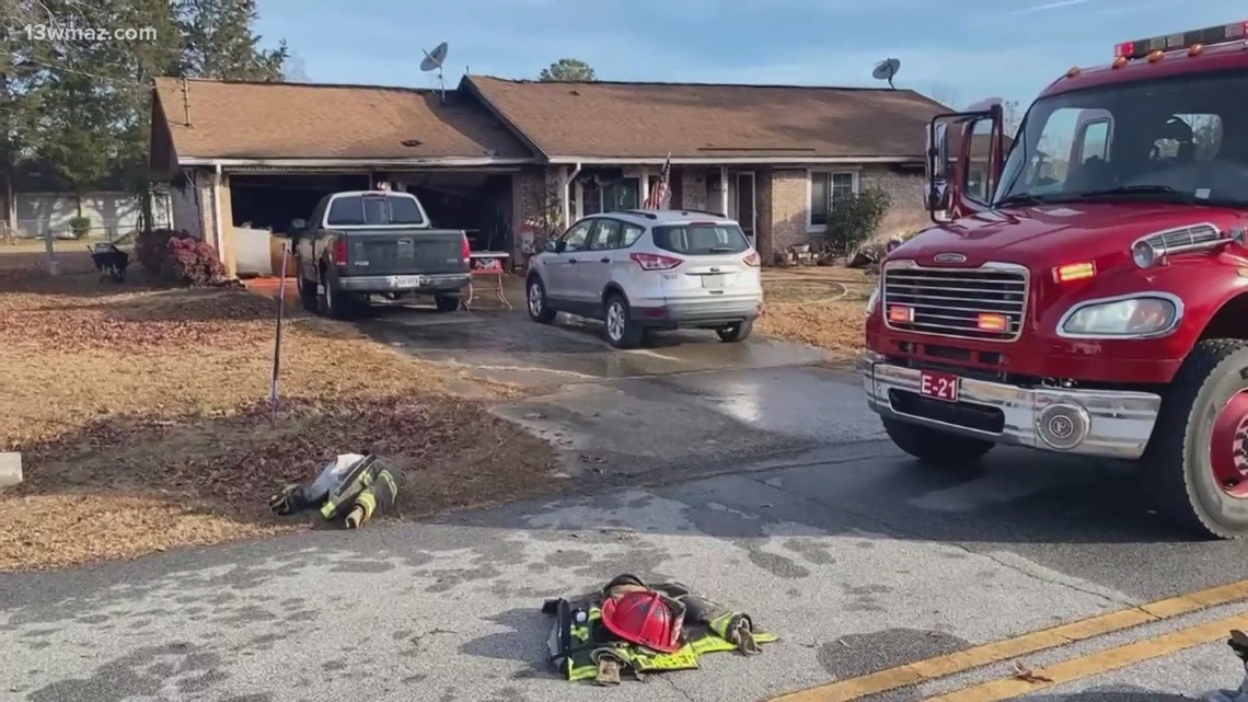 Georgia firefighters working to contain blaze at Bonaire home | 13wmaz.com