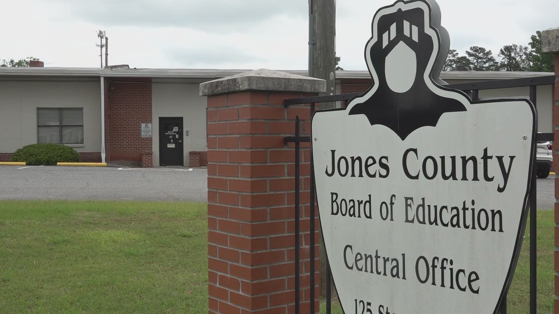 Jones County Schools Search for New Superintendent | 13wmaz.com