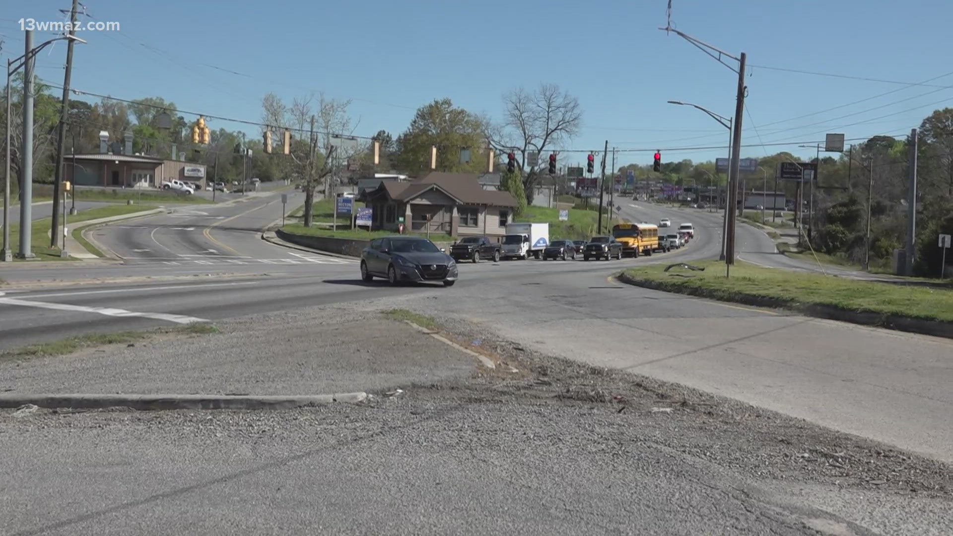 Macon's Gray Highway challenges drivers with potholes | 13wmaz.com