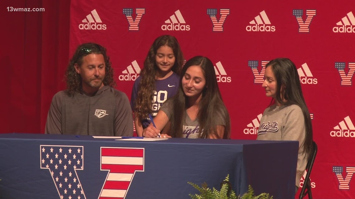 Veterans High School student athletes make their college plans official ...