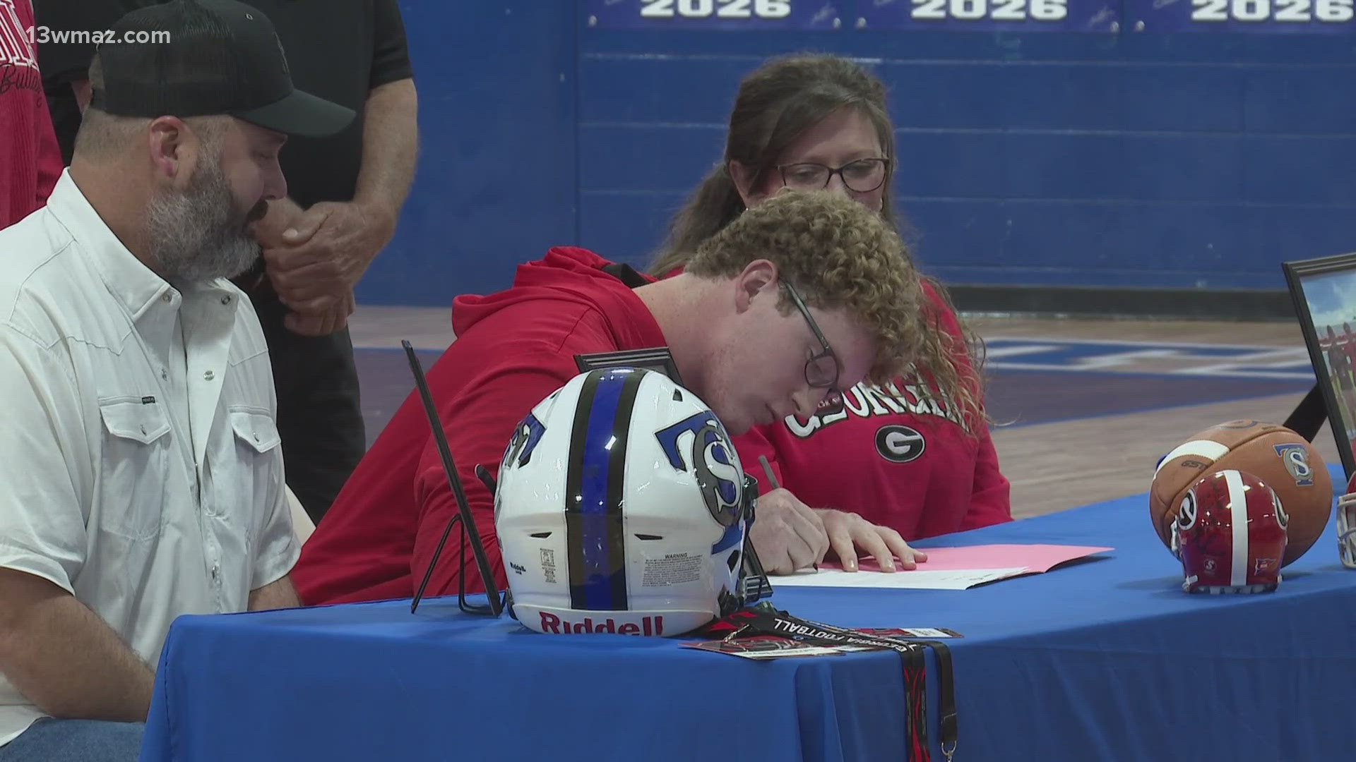 Wade Register signs to play college football at the University of ...