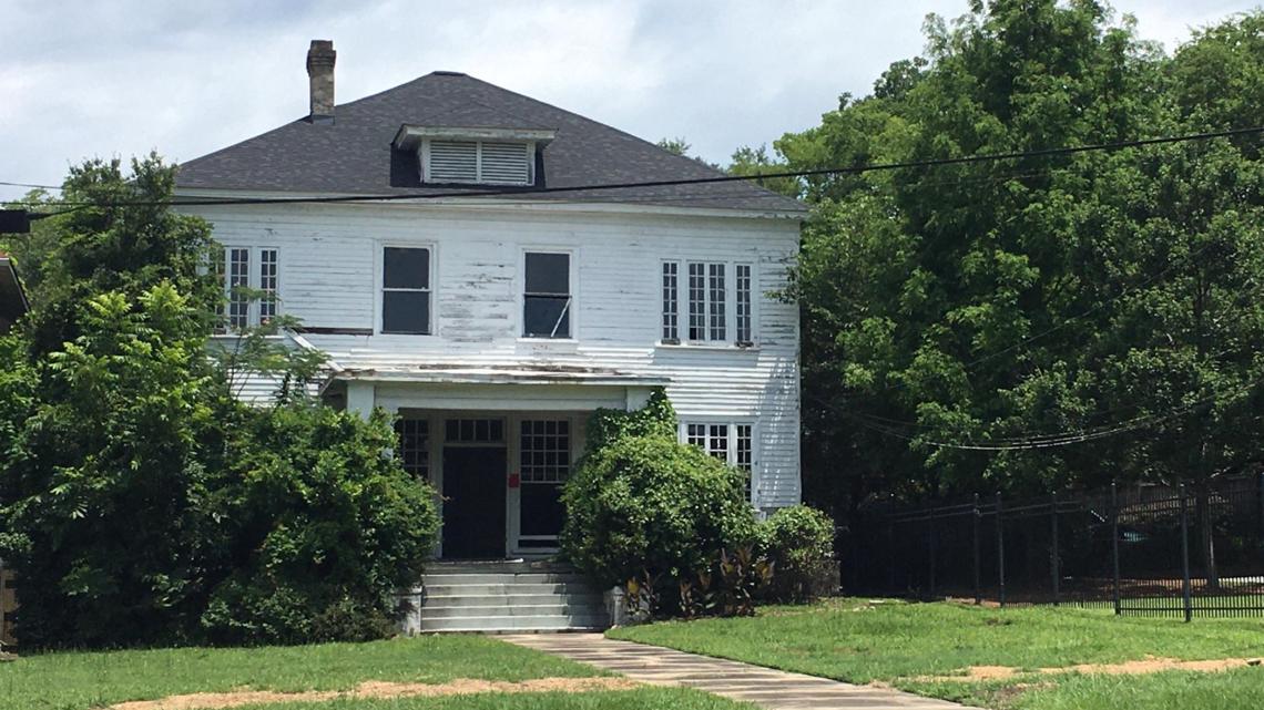Possible demolition of blighted historic Vineville home draws ire ...