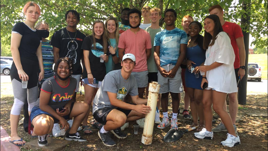 Seniors return to Lakeview Primary to unearth time capsule | 13wmaz.com