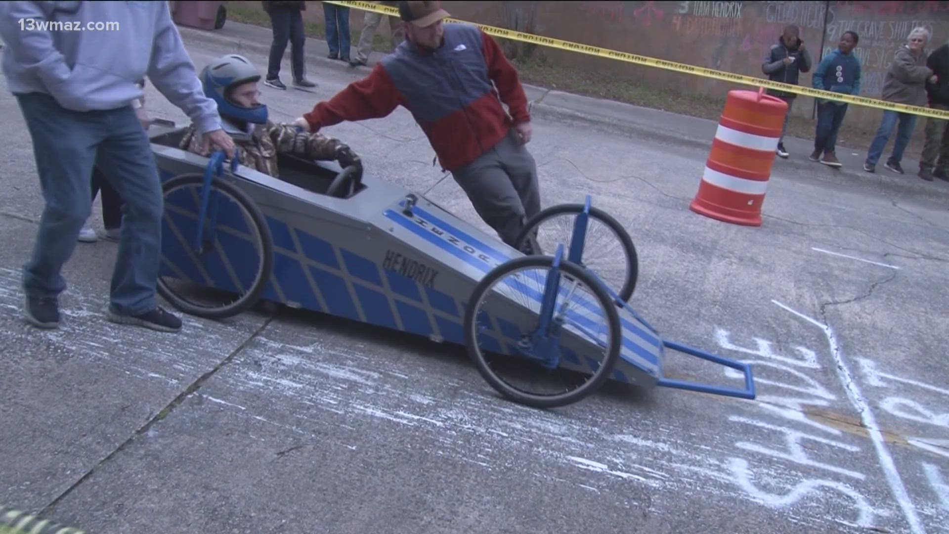 Dare devil driver competing in Magnolia Soap Box Derby | 13wmaz.com