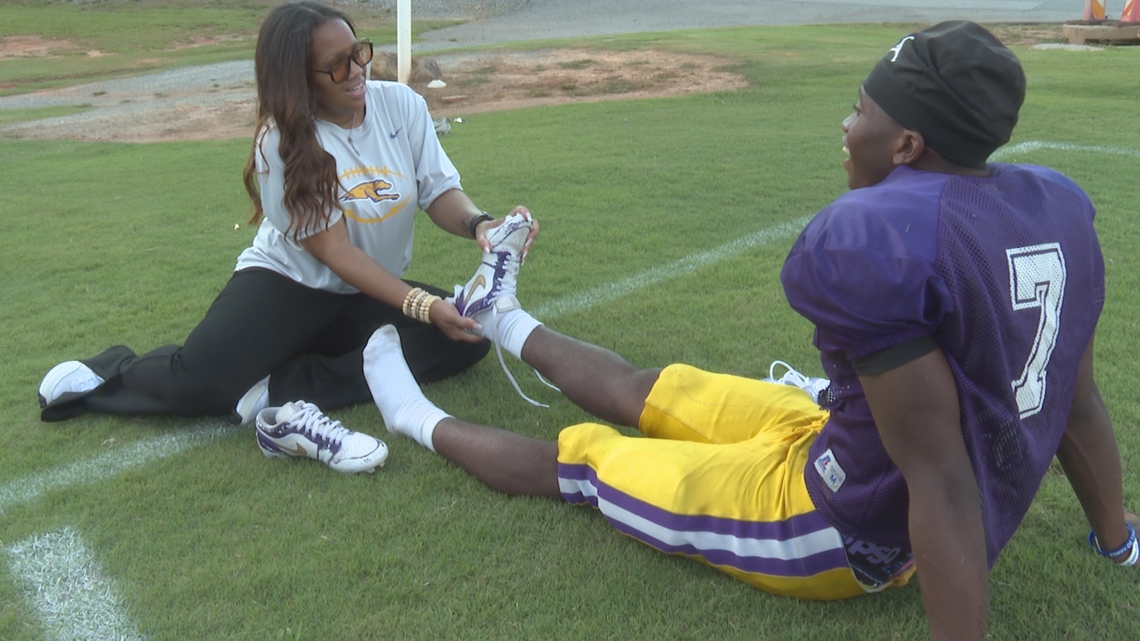 Junior Holloway carries memory of late father on the football field ...