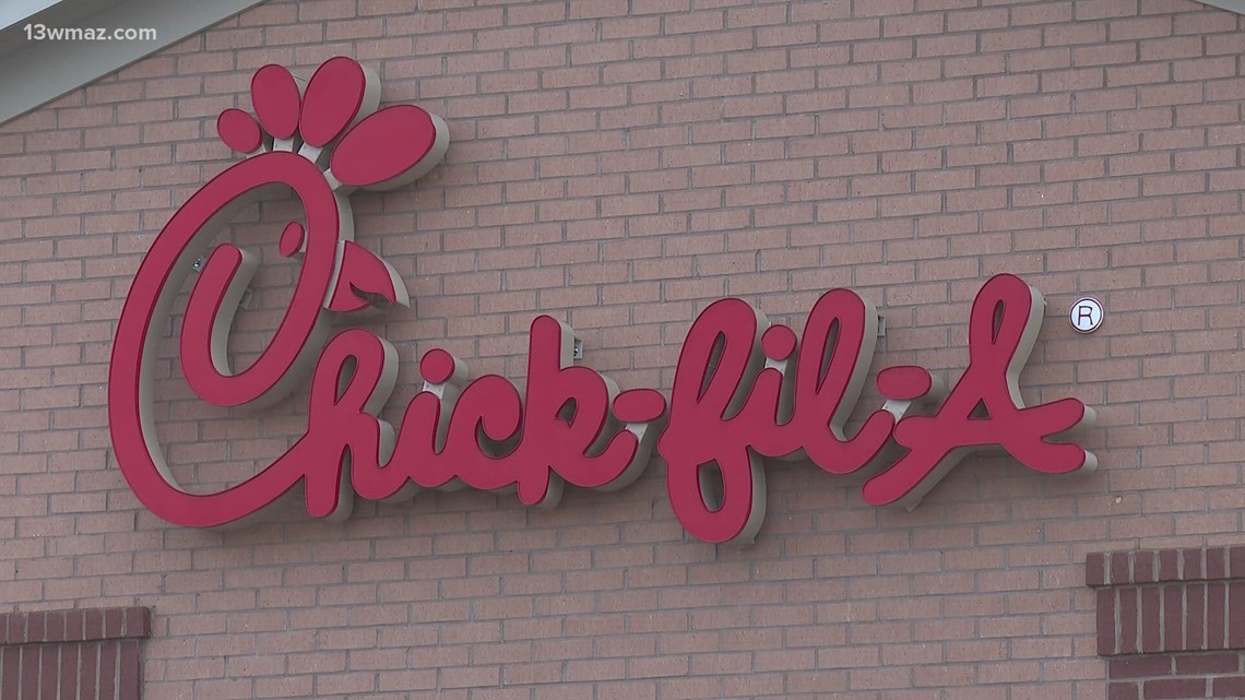 Georgia Chick-fil-A worker pinned between two cars in crash | 13wmaz.com