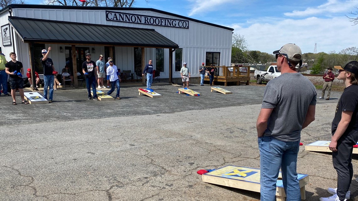 'Tailgate Toss' held for Forsythia festival | 13wmaz.com