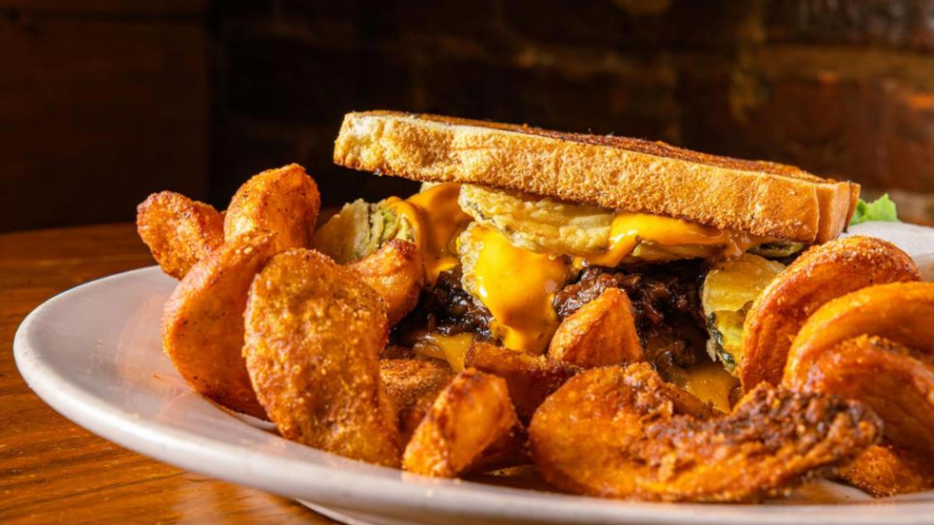 'Meat' the contenders for Milledgeville Burger Week | 13wmaz.com