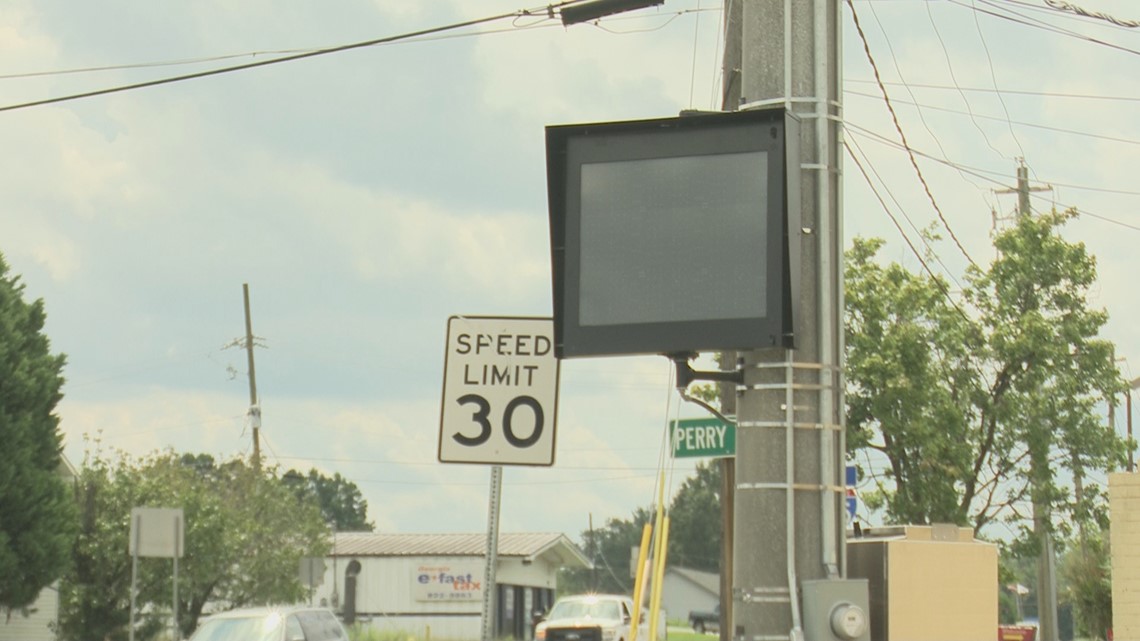 GDOT installs traffic message signs in Fort Valley | 13wmaz.com