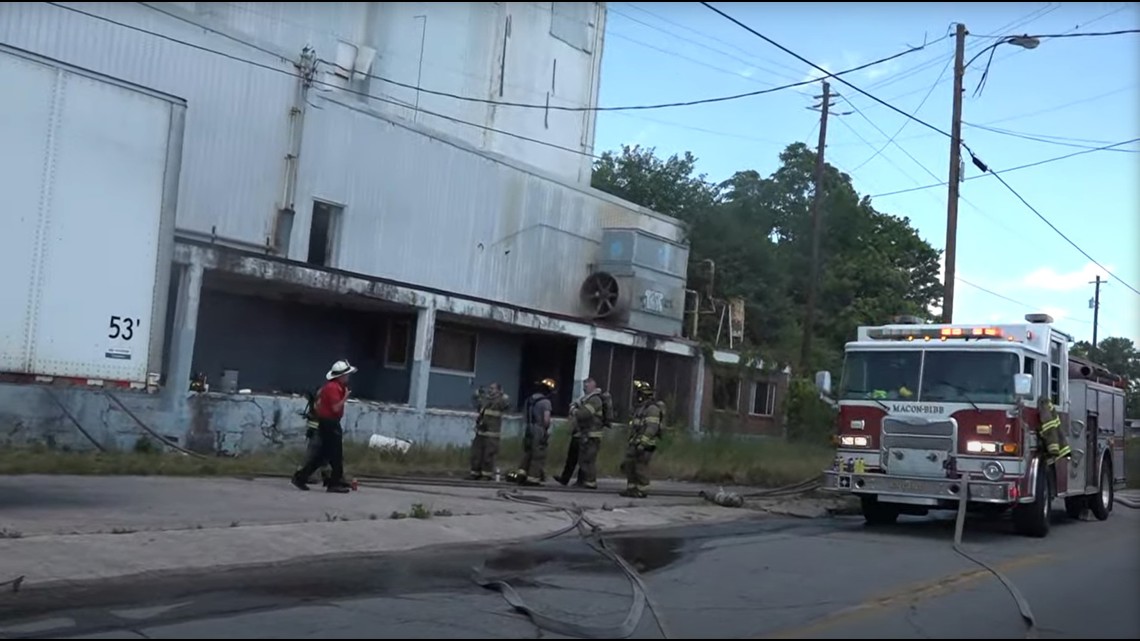 Firefighters battle blaze at abandoned building in Macon | 13wmaz.com