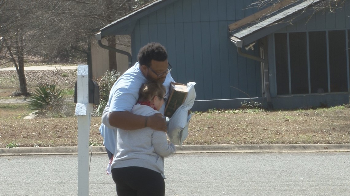 Houston County woman and mailman bond over cards and kindness | 13wmaz.com