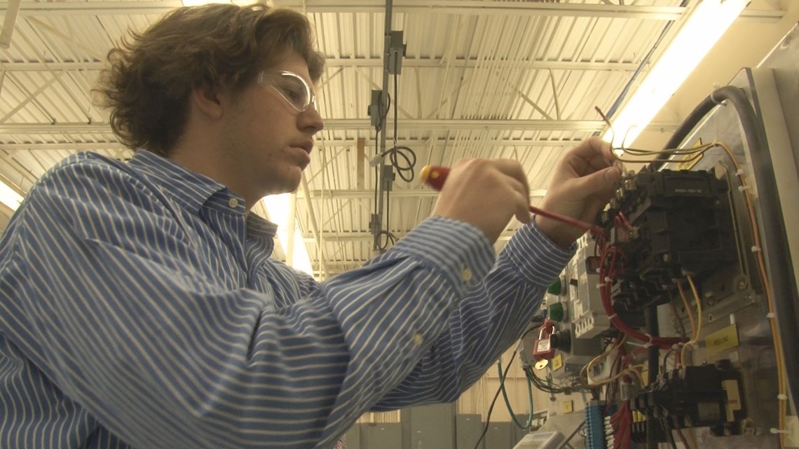 Houston Co. students train in class for Frito-Lay jobs | 13wmaz.com