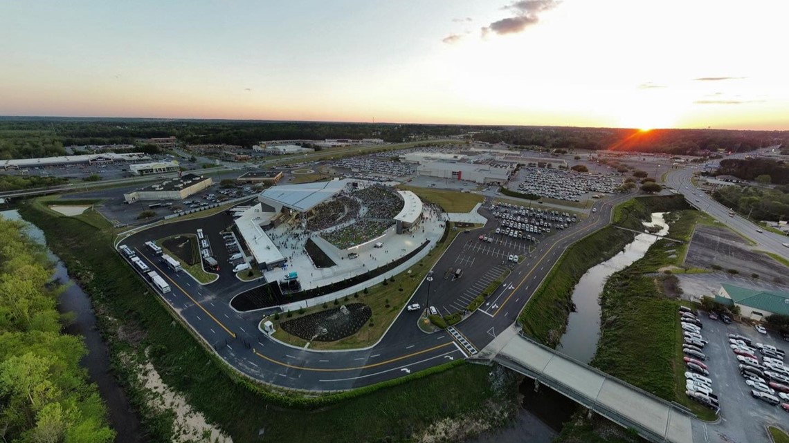 Riley Green takes the Atrium Health Amphitheater | 13wmaz.com