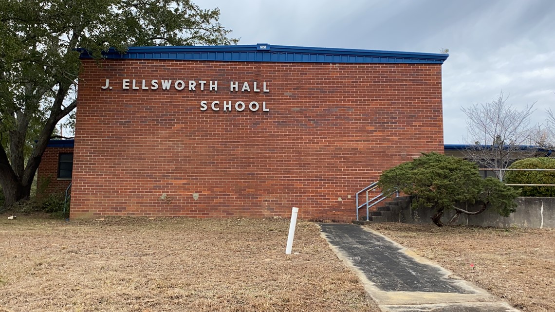 Crews prepare to demolish Macon Ellsworth Hall school building | 13wmaz.com