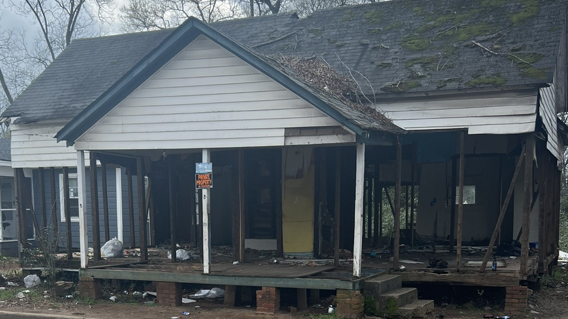 Community asks to pitch in on transforming blighted home | 13wmaz.com