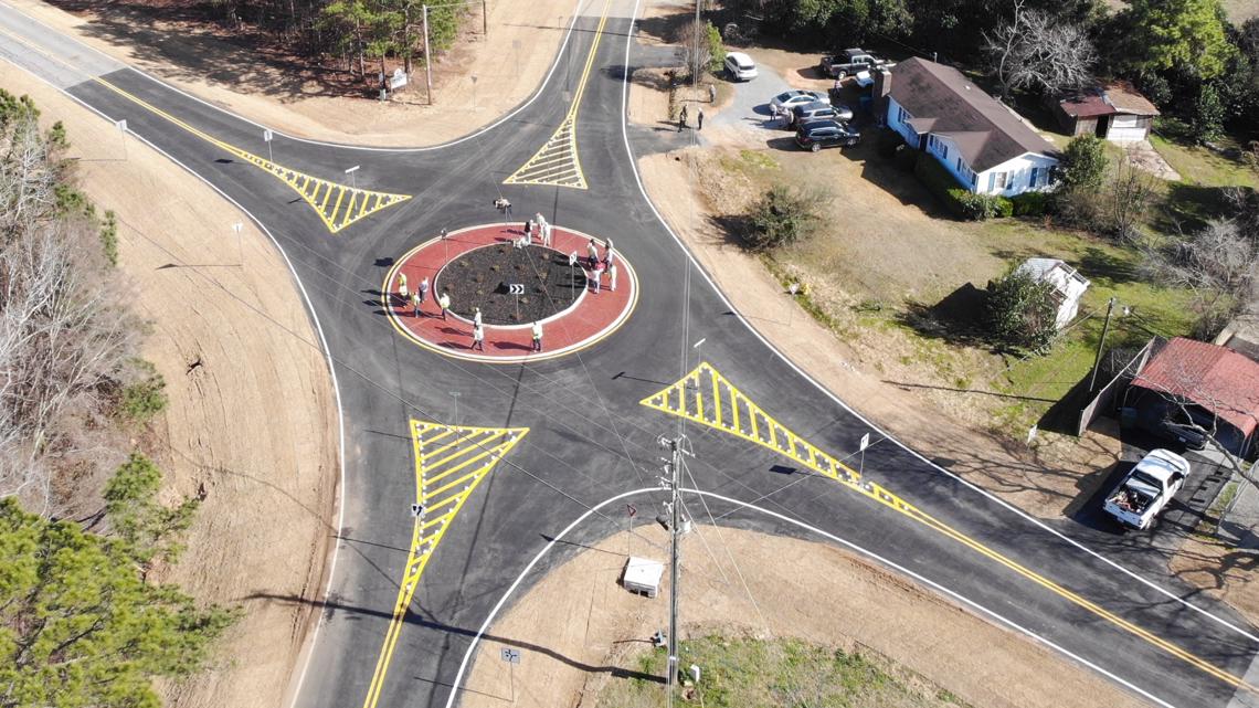 Baldwin County neighbors hope new roundabout makes driving safer ...