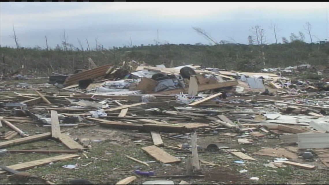 Deadly tornado outbreak hits Alabama, Georgia on April 27, 2011 ...