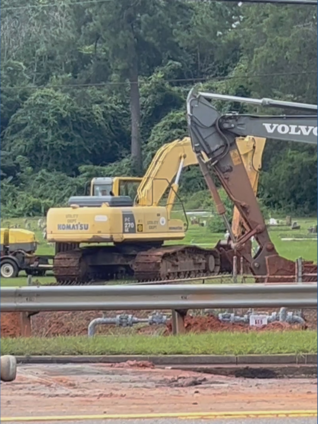 Warner Robins crews work to fix sinkhole on Watson Blvd | 13wmaz.com