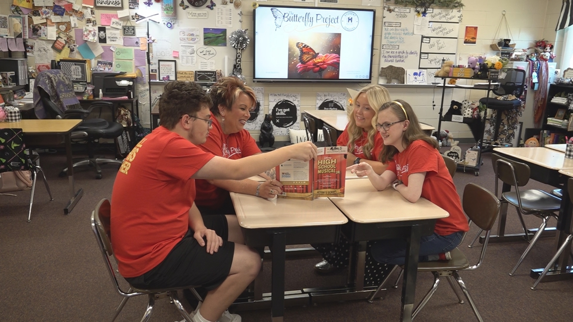 A Houston County Schools program opens stage doors for students with ...