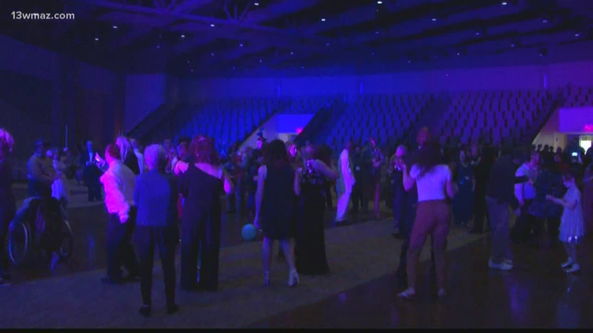 Tim Tebow Foundation's 'Night to Shine' prom held for special needs ...