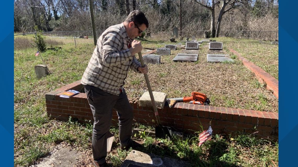 Volunteers restore headstone of Macon's first Pearl Harbor victim ...