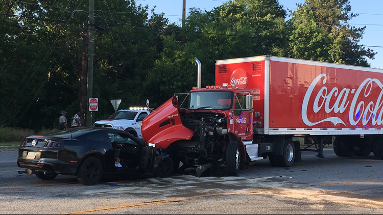 Macon man dies after wreck with Coca-Cola truck | 13wmaz.com