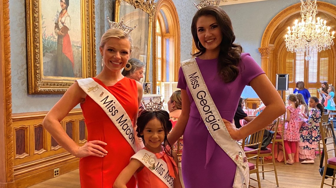 Miss Macon and others host tea party at the hay house | 13wmaz.com